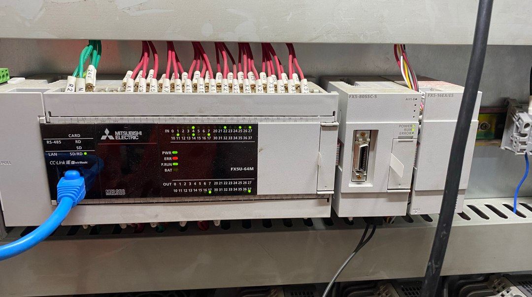 三菱FX5U和变频器走485通讯连接，程序是FB块写好的，硬件一样可以直接调用_fx5u485通讯实例_「已注销」的博客-CSDN博客