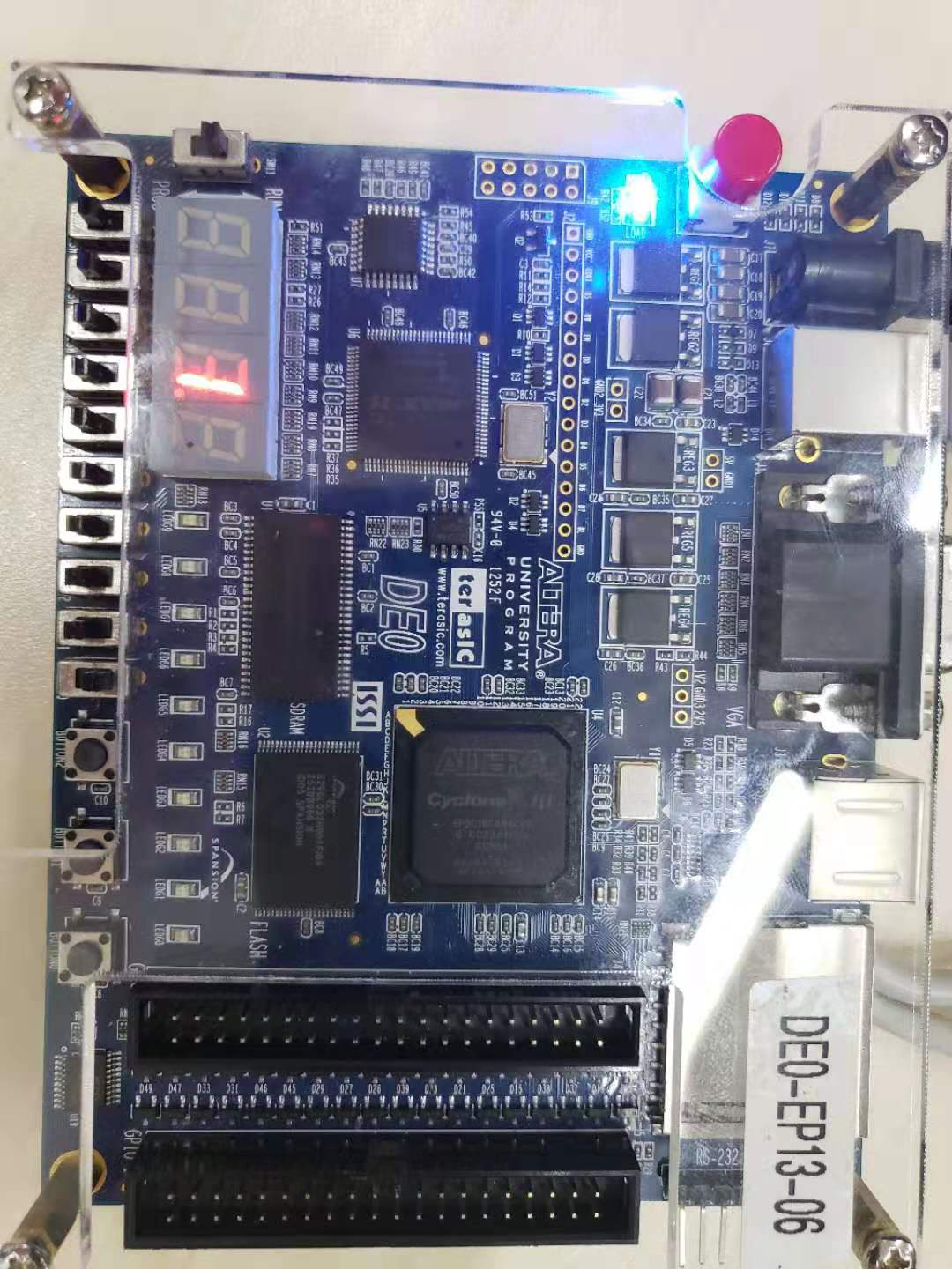 FPGA 电路开发入门实验(实验2：FPGA译码器组合逻辑 )_sw1 sw2 控制 不同的rom-CSDN博客
