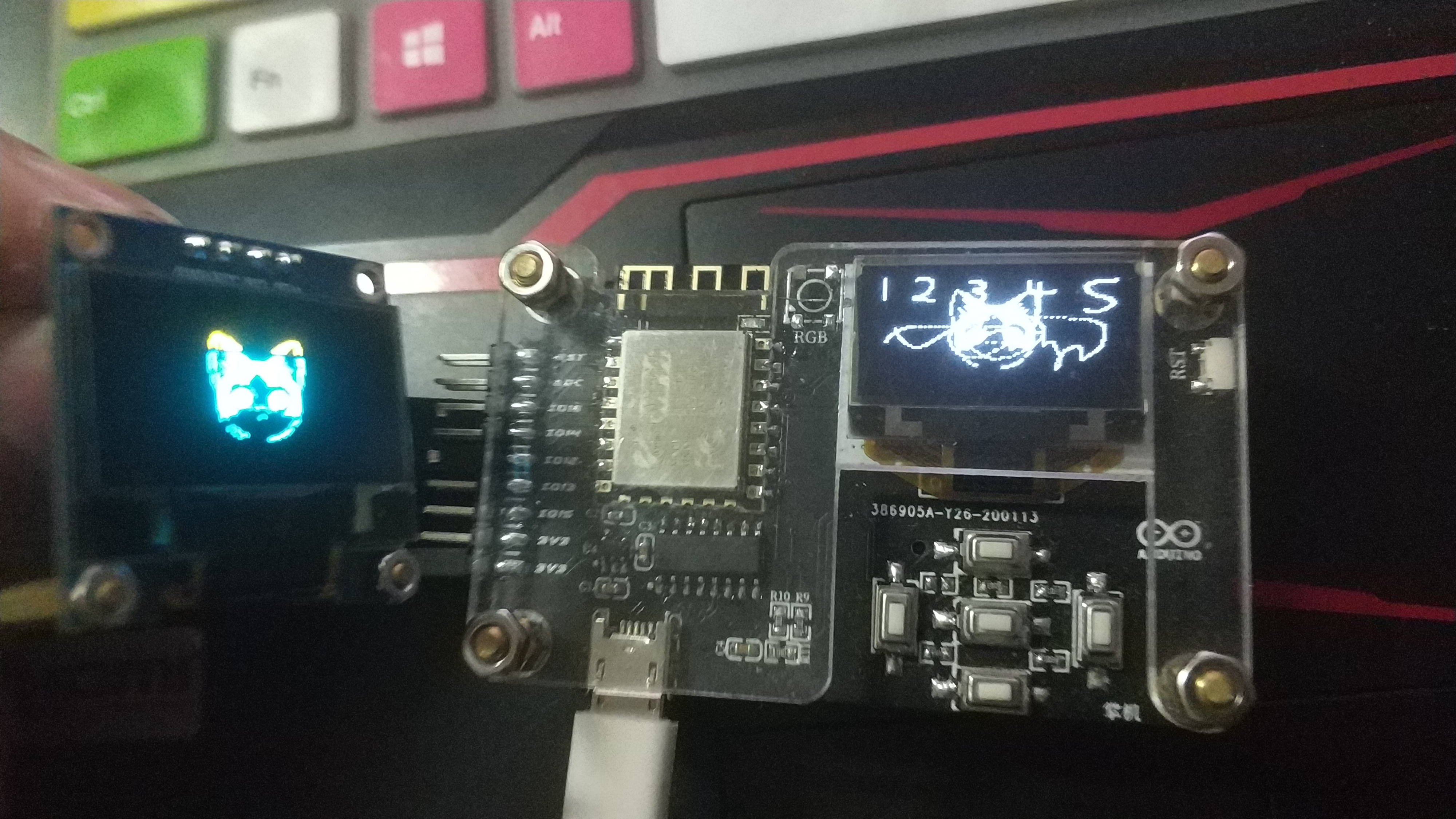 《Arduino》开发 之 用Arduino的u8g2库控制多个 IIC协议0.96OLED（SSD1306）_esp8266可以接两块oled吗-CSDN博客
