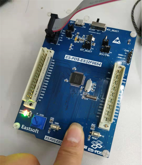 ES-PDS32 ES32F654评测————第八步：测试ADC功能_32位adc es9822应用-CSDN博客