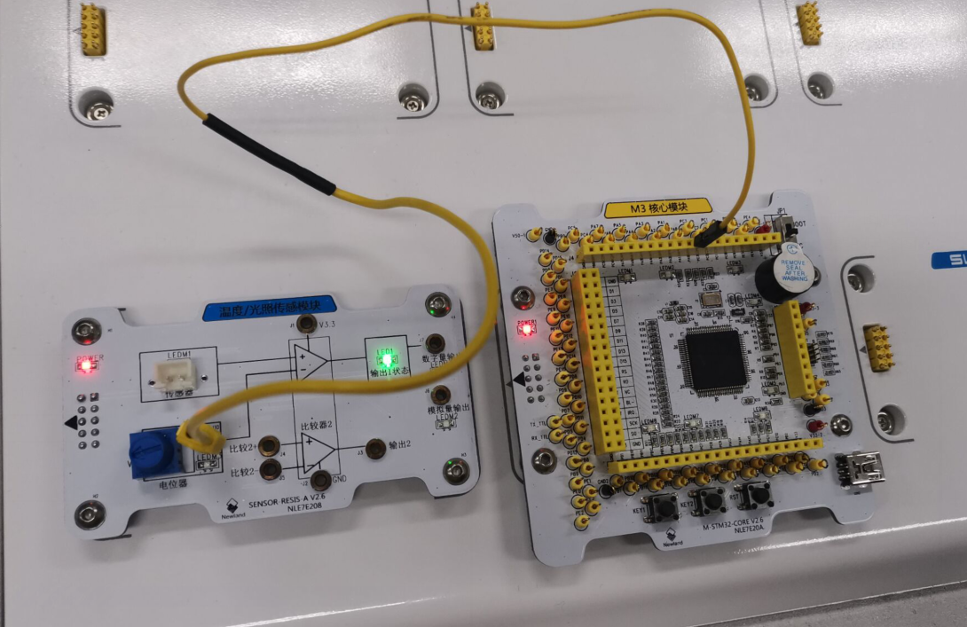 嵌入式ADC、DAC、I2C实验_利用newlab m3核心模块和显示模块,设计一款数字时钟,要求能够用数码管动态显示时-CSDN博客