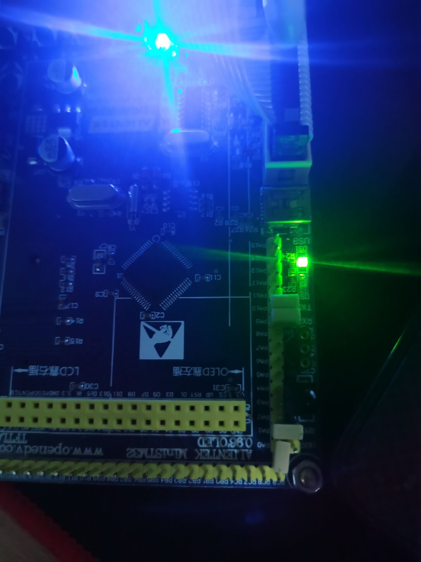 STM32学习笔记-GPIO寄存方式点亮LED灯_gpioa->odr-CSDN博客