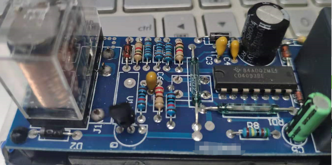 cd4093电容感应式控制电路_cd4093电路原理图-CSDN博客