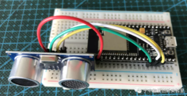 基于ESP32与phyphox的DIS实验制作（4）-使用超声波位移传感器研究弹簧振子的运动_esp32超声波测距_MakeMaker的博客-CSDN博客