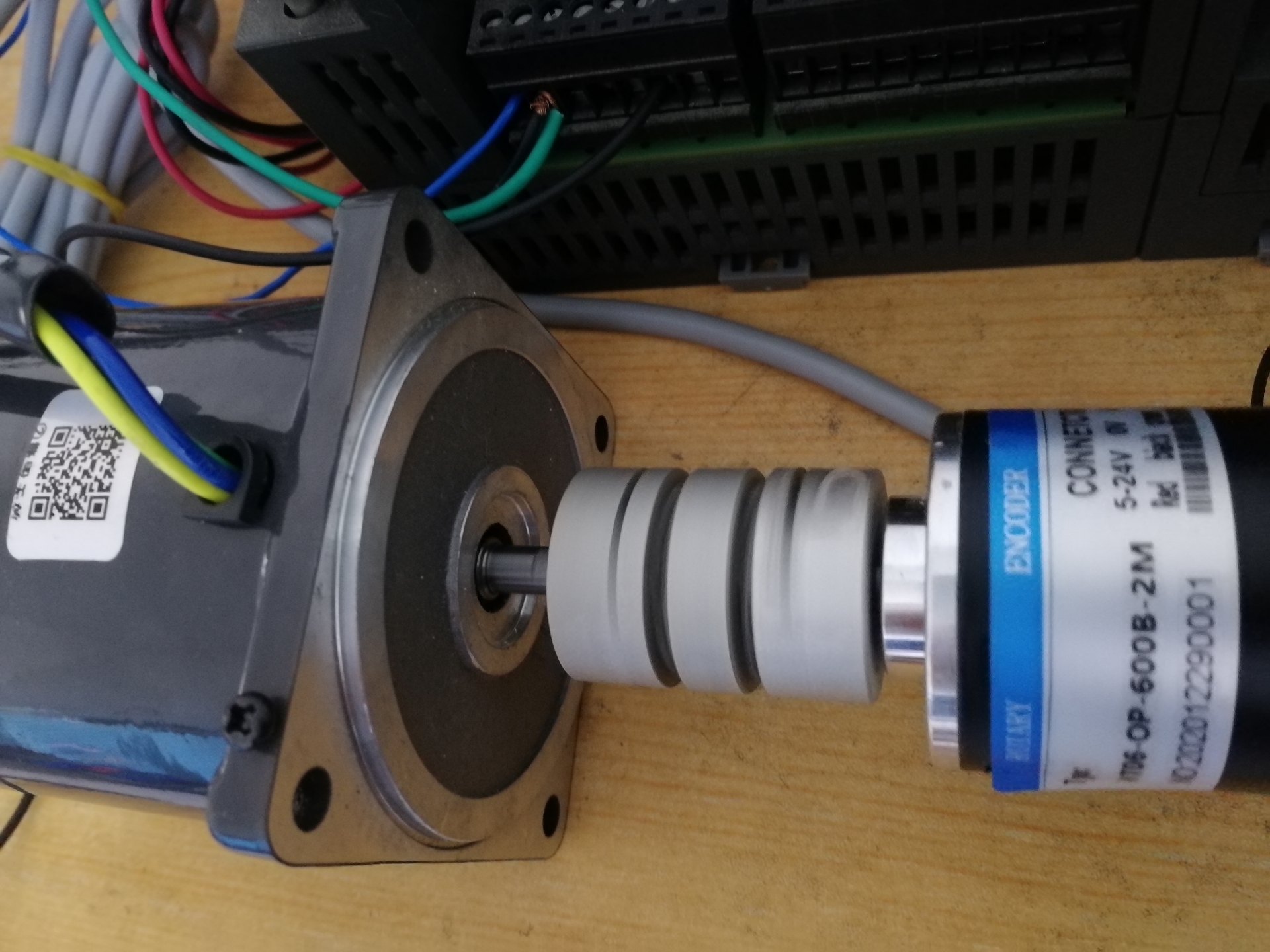 西门子smart200 实现电机恒速程序 编码器速度反馈到plc,smart200 用pid功能输出到变频器_plc200smart做变频器pid-CSDN博客