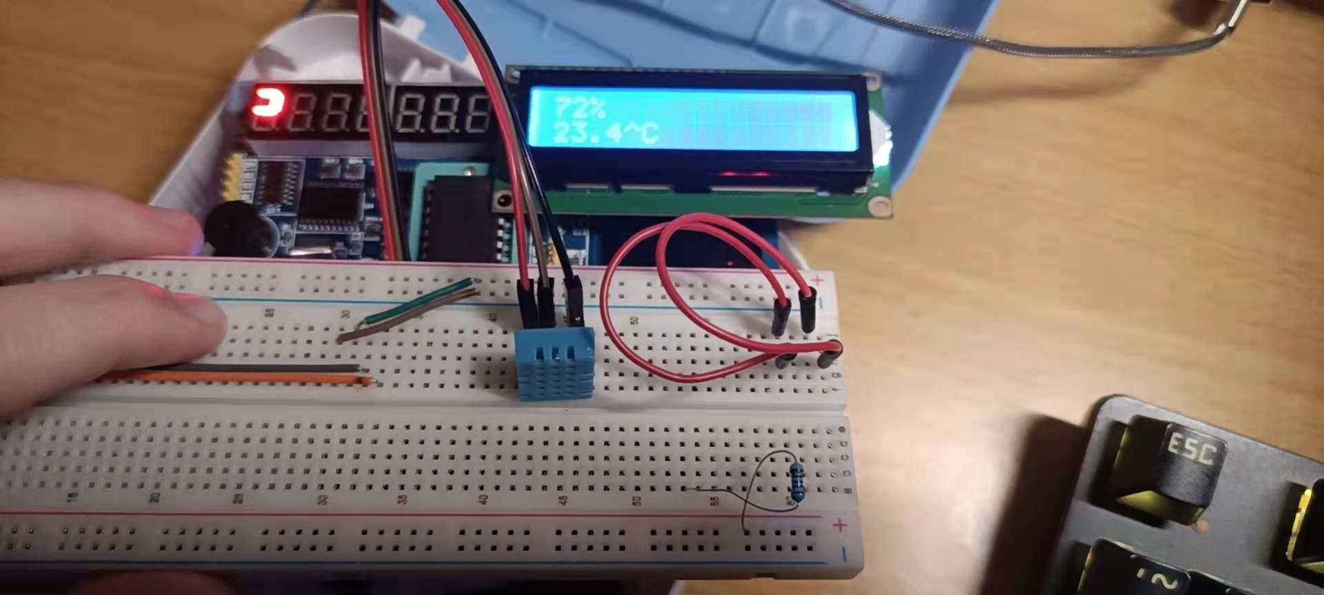 51单片机 使用DHT11温湿度模块_dht11连单片机-CSDN博客
