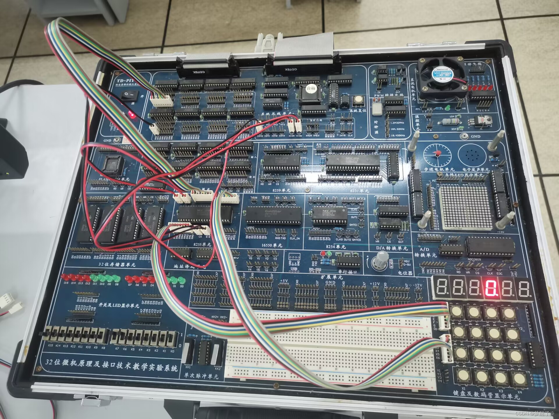 8086实现小灯循环点亮(两个数码管交替显示）_8086系统高电平点亮小灯-CSDN博客