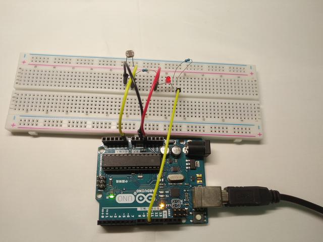 光敏电阻控制led亮度程序_学电子-光控LED的原理（解密路灯天黑自动亮）-CSDN博客