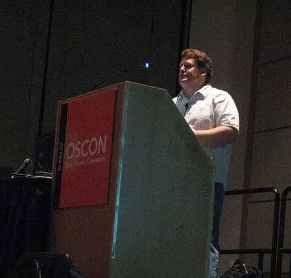 一文读懂RESTful架构，让后台开发不再困难_restful框架-CSDN博客