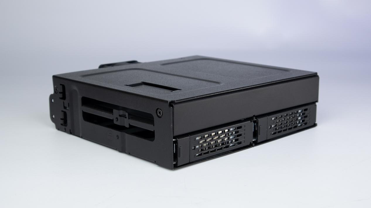 U.2 NVMe硬盘太香了，搭配这款硬盘盒，视频剪辑速度又提升！_slimline接口-CSDN博客