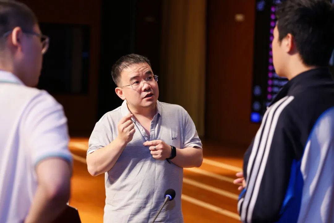 APIO 2024 完美闭幕！MoonBit 团队负责人张宏波受邀讲授 MoonBit-CSDN博客