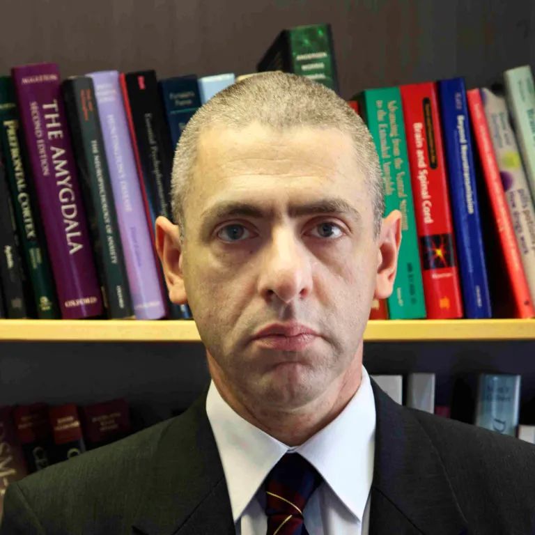 大脑奖获得者Peter Dayan：生物决策机制为生存铺路，预编程是本能！-CSDN博客