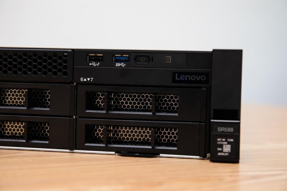 联想sr588服务器显示分辨率,联想ThinkServer SR588服务器主机开箱：企业推荐爆款机型...-CSDN博客