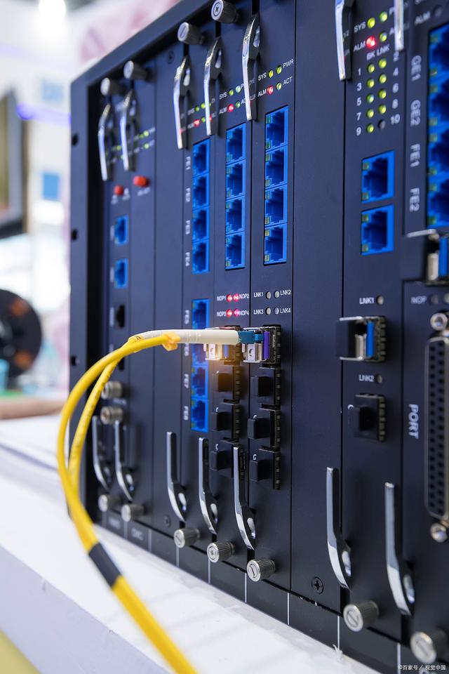 华为企业发展史：创新引领与全球化战略下的成功之路_1987年从代理销售用户交换机起步,到如今成为全球领先的ict解决方案提供商,华为的-CSDN博客